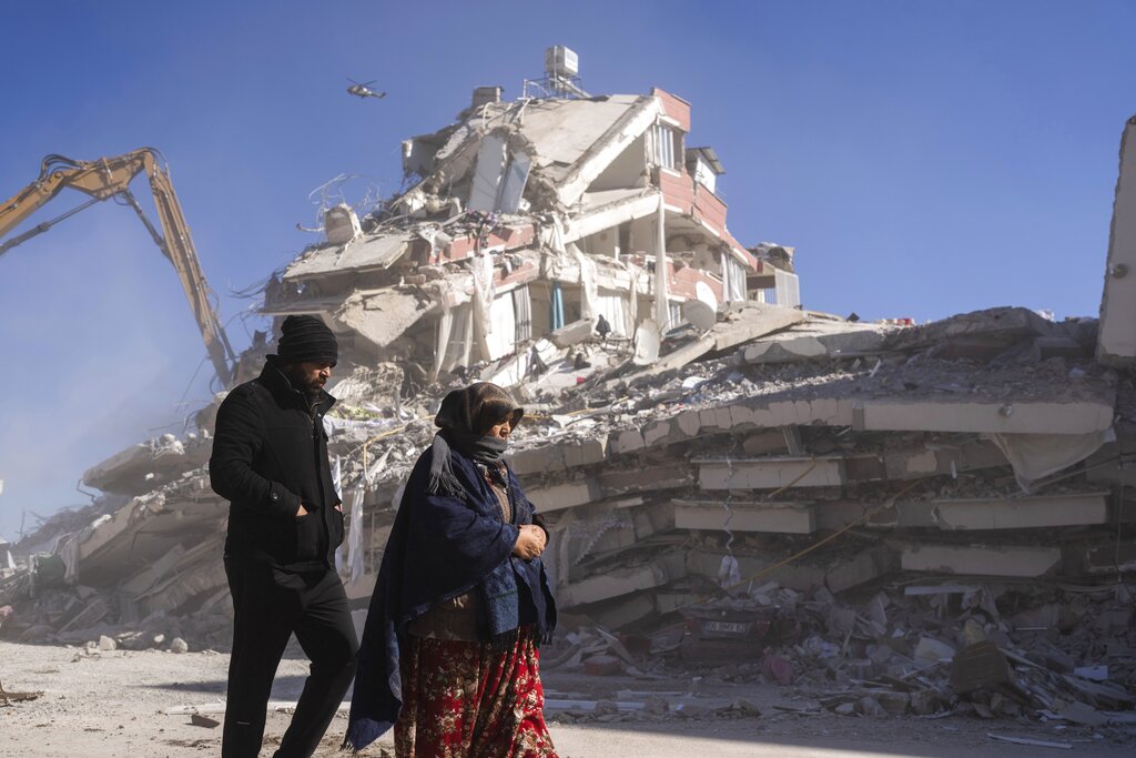 Survivors struggle to stay warm, fed in earthquake aftermath | News ...
